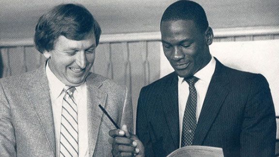 Hace 30 años, Michael Jordan firmó su primer contrato con los Bulls