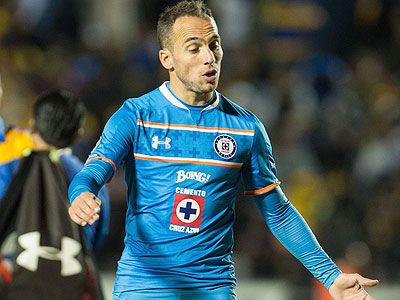 El mediocampista Fernando Belluschi no entra en planes de Cruz Azul
