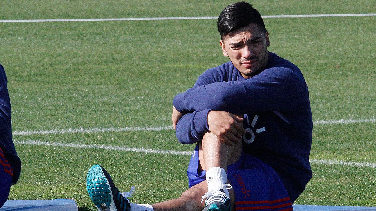 Universidad de Chile oficializó la llegada de Lorenzo Reyes - ESPN