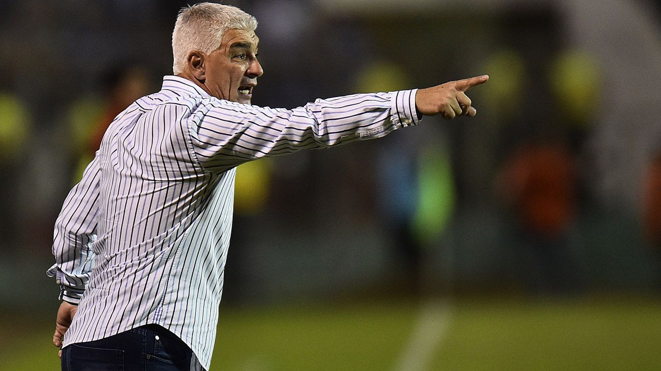 De Felippe anticipó que apelará a "gente de experiencia" para su debut