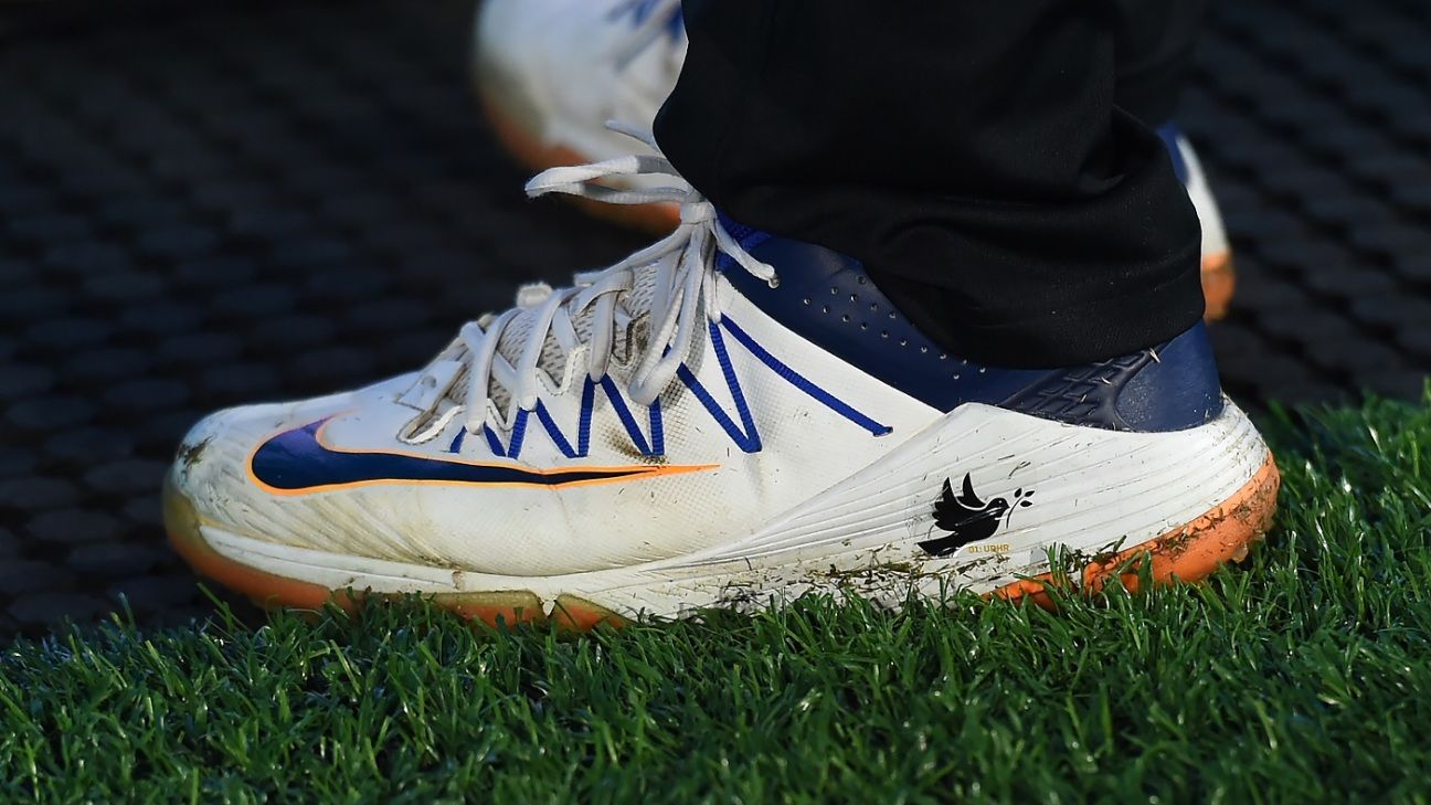 Khawaja displays dove and olive branch symbol in BBL - ESPN