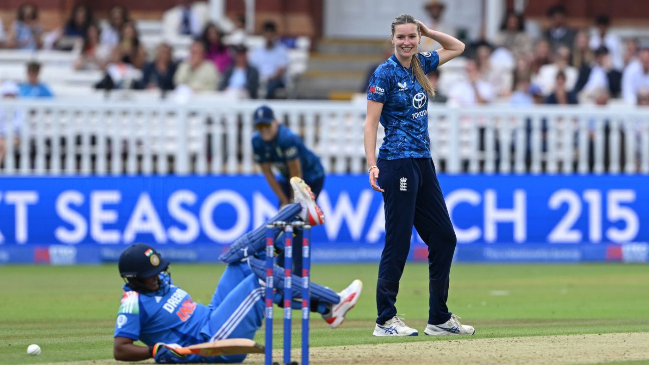 Lauren Bell - the footballer who chose fast bowling - ESPN