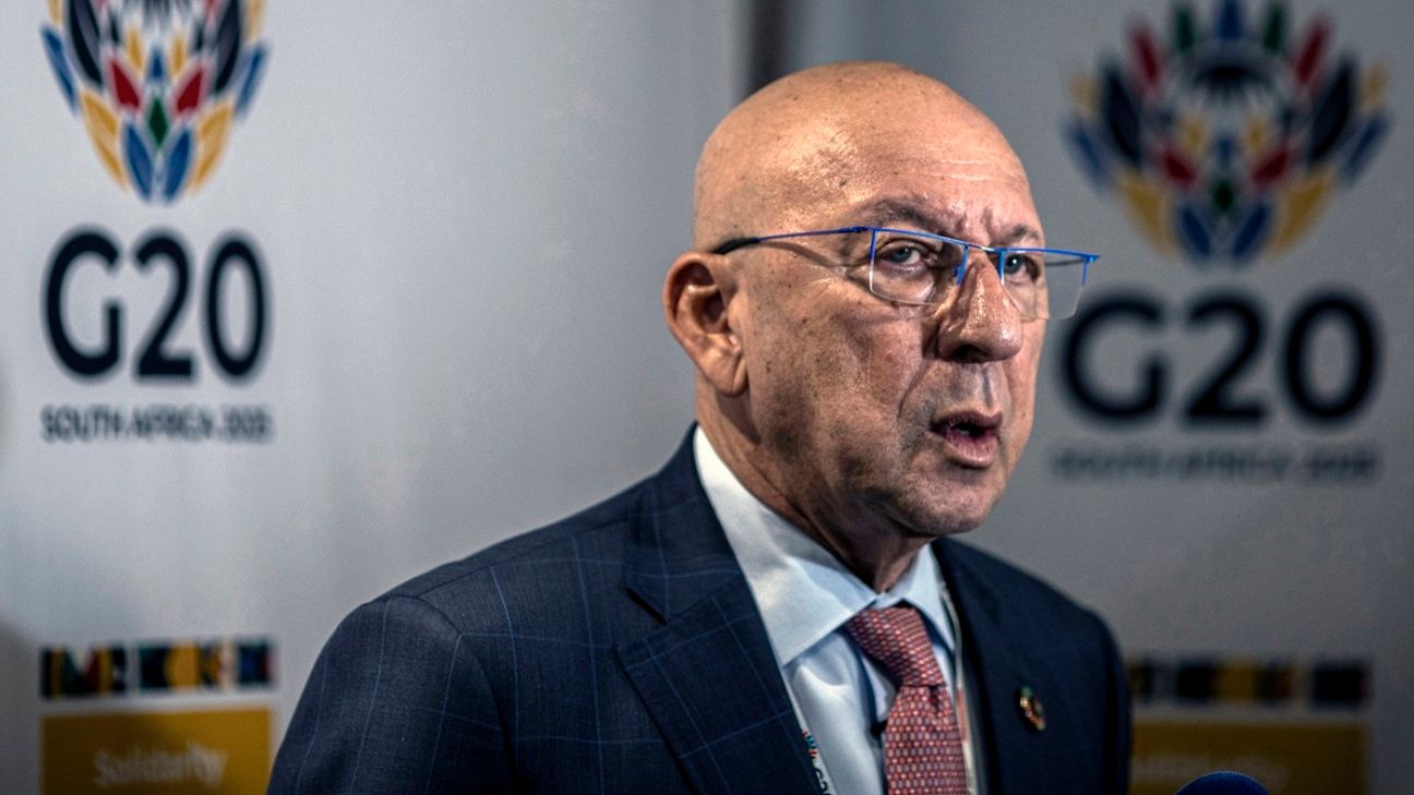 Former SA minister Trevor Manuel named chair of 2027 World Cup ...