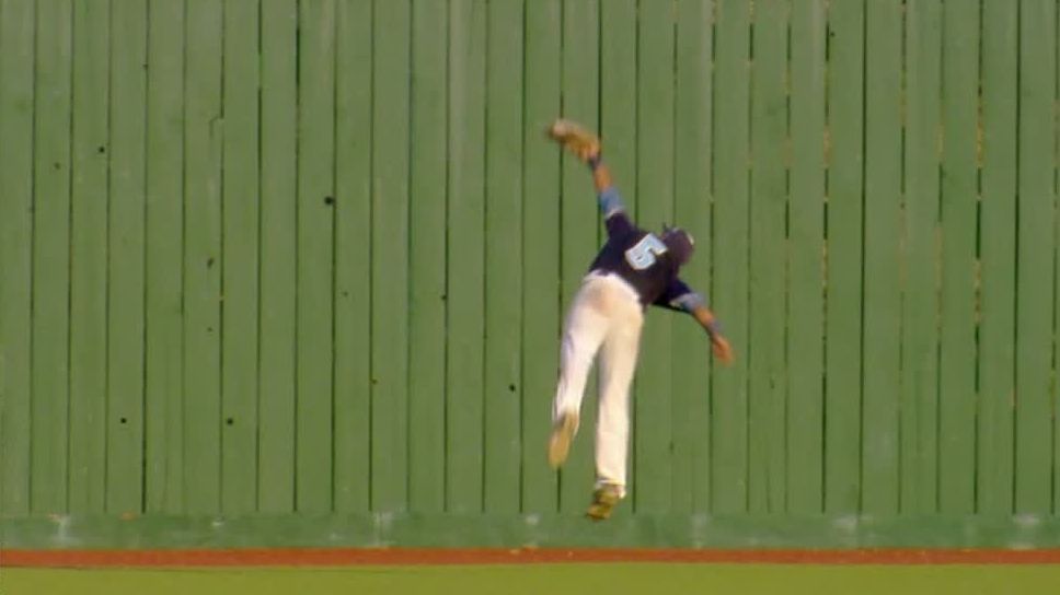 High schooler's leaping grab robs extra-base hit - ESPN Video