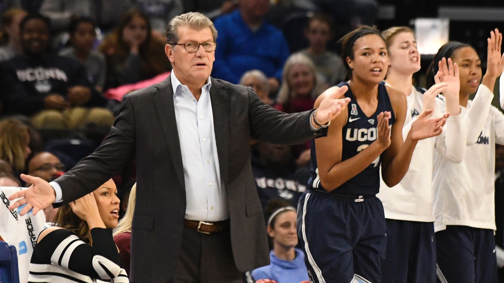 Geno picks up 999th win as UConn routs DePaul - ESPN Video