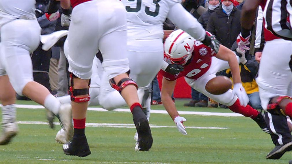 Michigan St defense forces big fumble - ESPN Video