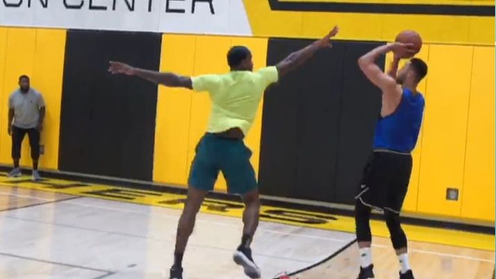 Simmons hits from deep, throws down big dunks - ESPN Video