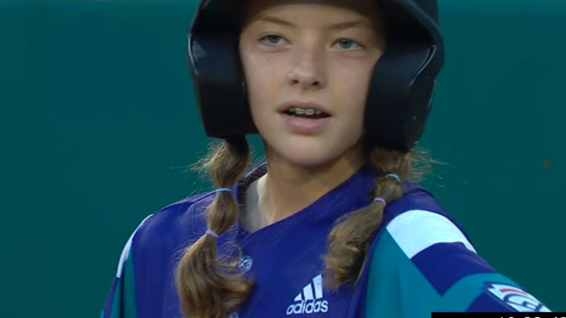 Ella Bruning singles, scores a run at LLWS - ESPN Video