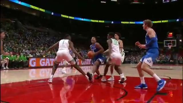 Te'Jon Lucas slices through Oregon's D for layup - ESPN Video
