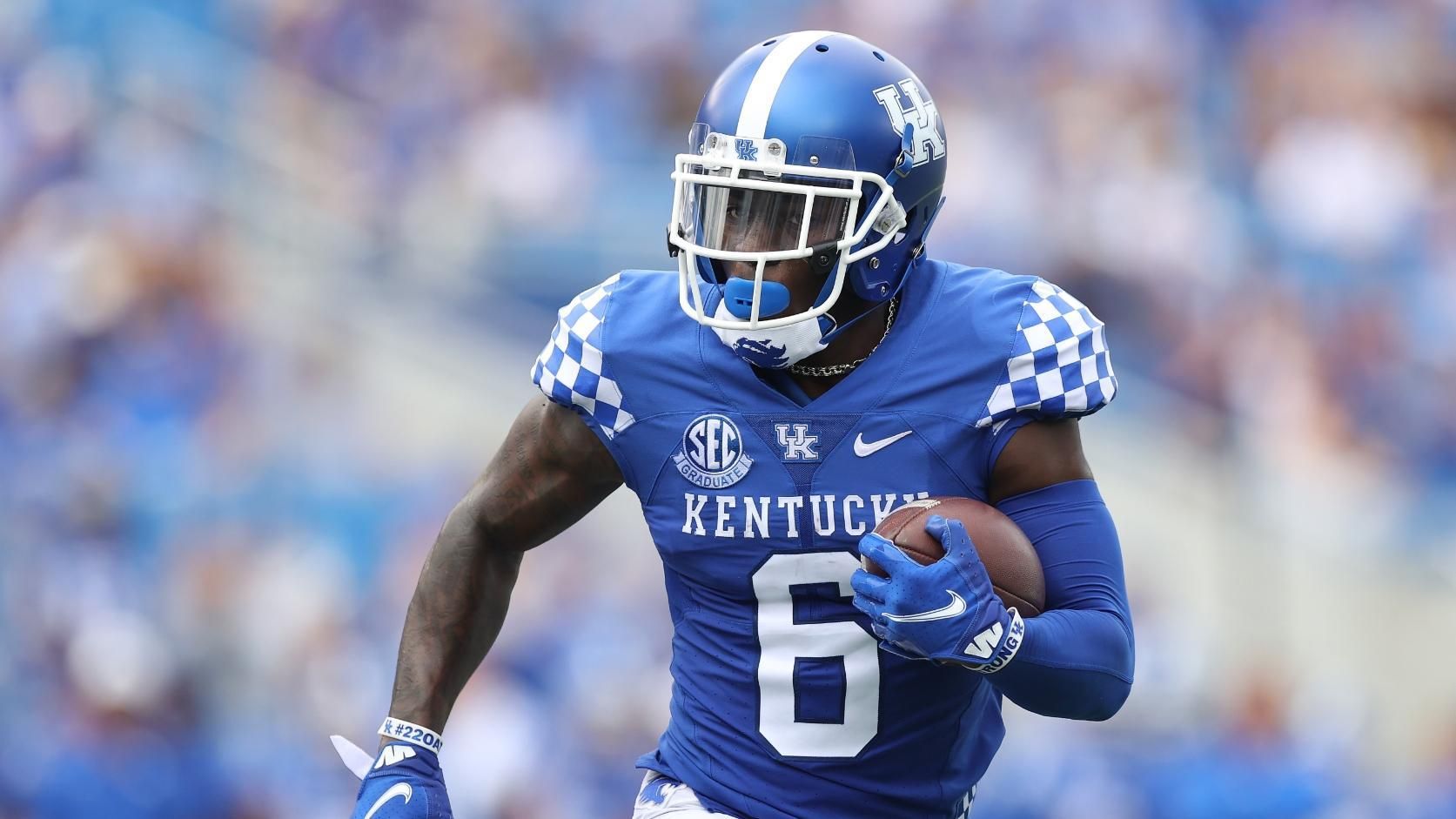 Josh Ali makes a defender miss, scores 62-yard Kentucky TD - ESPN Video