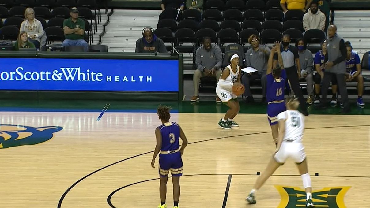 NaLyssa Smith's nice kick-out pass leads to Sarah Andrews' 3-pointer ...