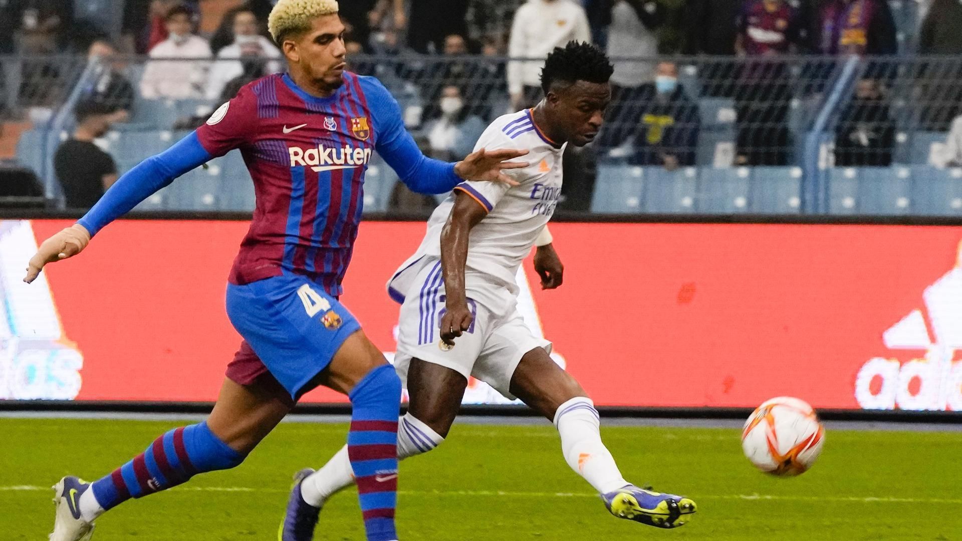 Vinicius Junior capitalizes on Barcelona's error - ESPN Video