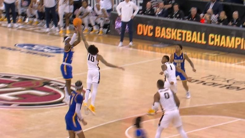 Tevin Brown elevates for potentially game-saving block for Murray State ...