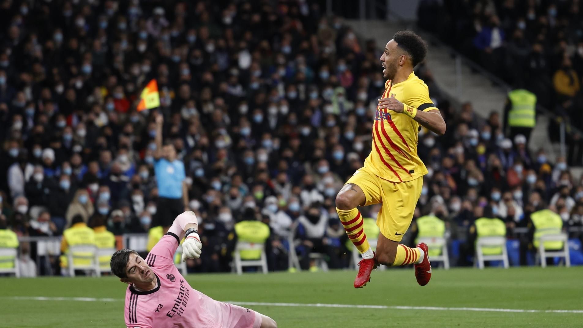 Auba chips keeper to put Barca up 4-0 - ESPN Video