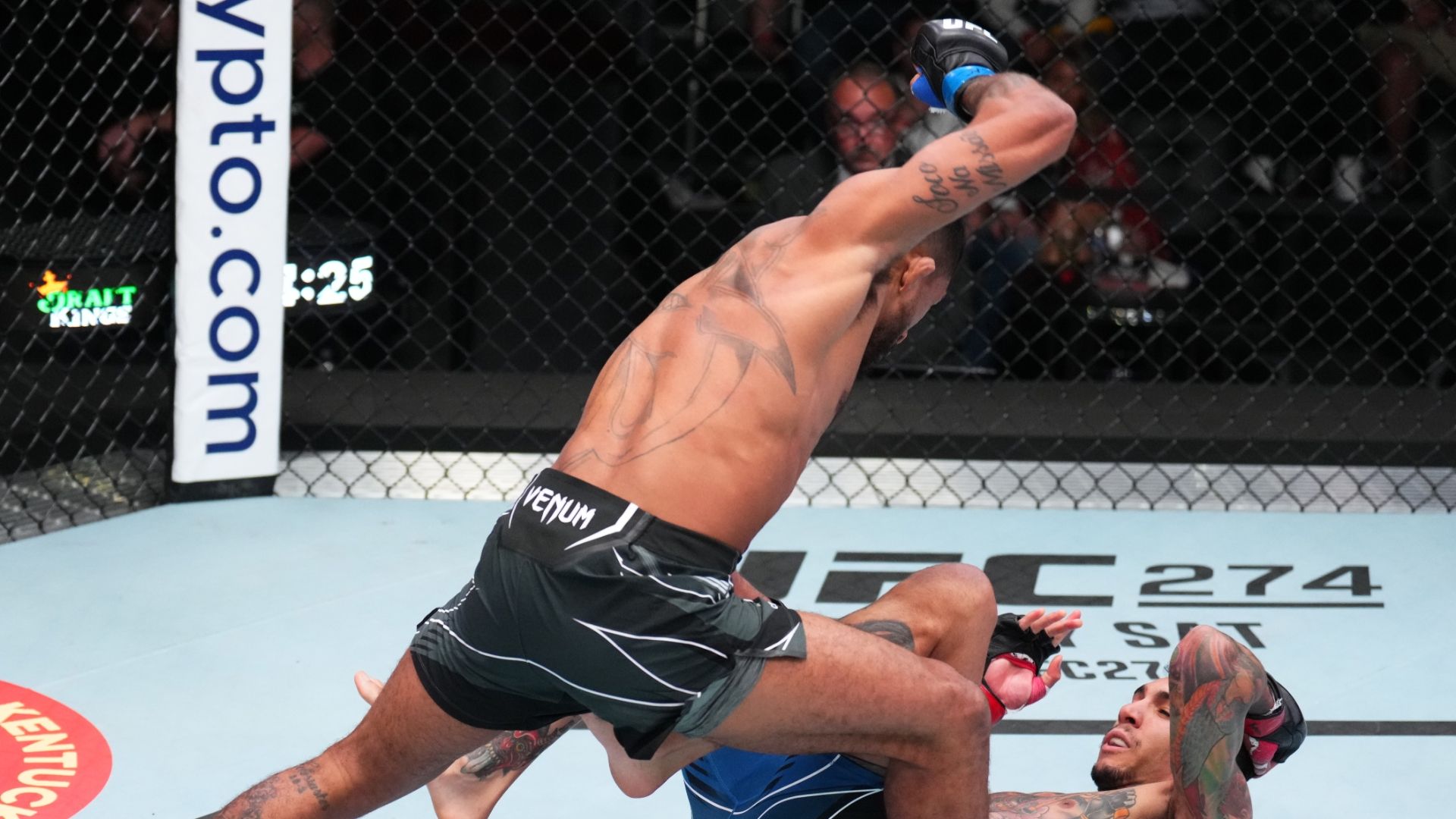 Joanderson Brito stuns Andre Fili in first round - ESPN Video