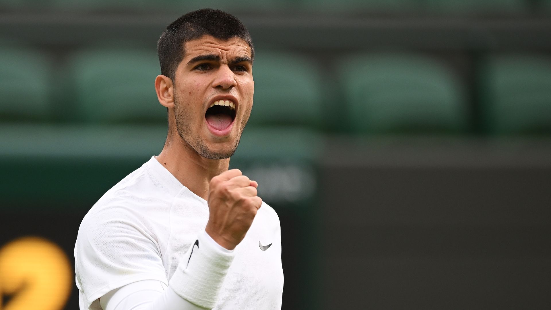Alcaraz scores an unbelievable point in 4th-set tiebreak - ESPN Video