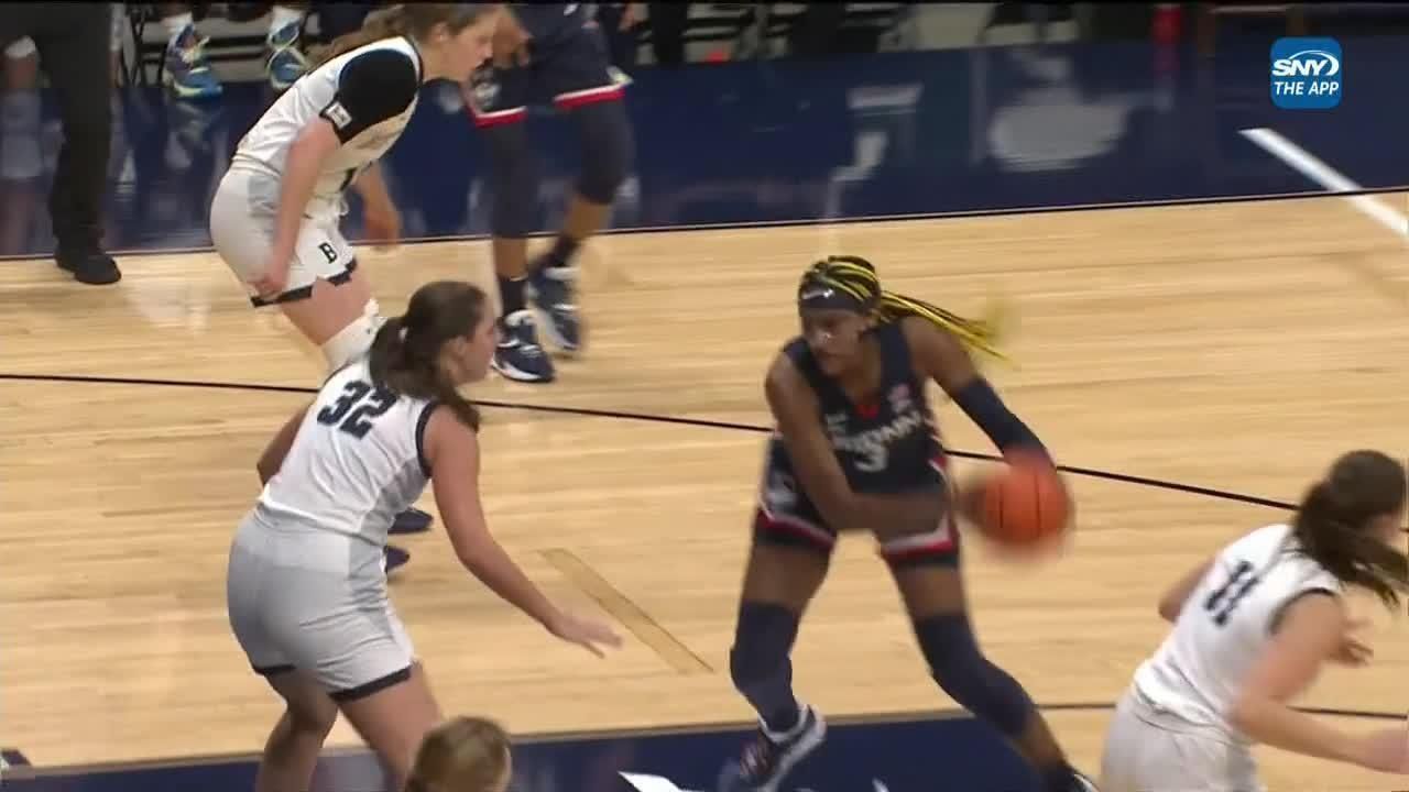 Aaliyah Edwards banks in tough layup for UConn - ESPN Video