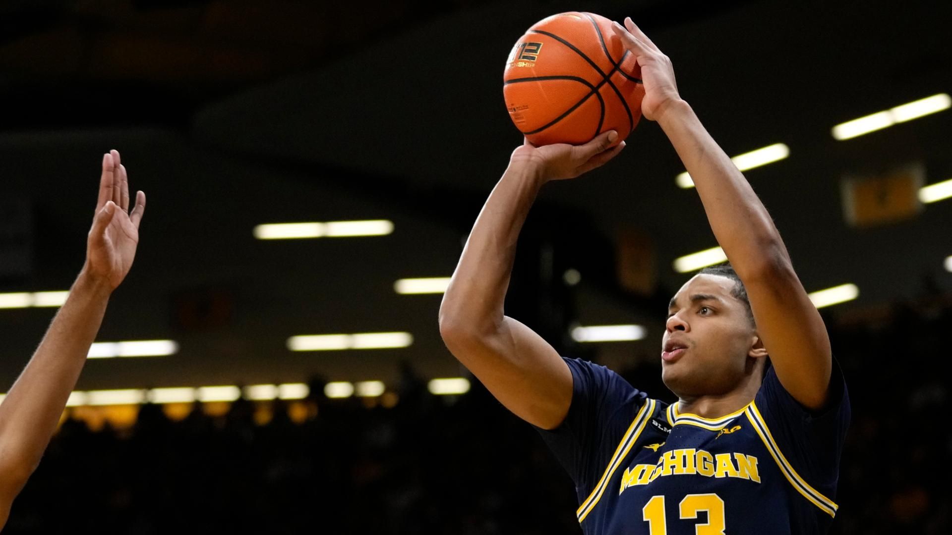 Jett Howard splashes 5 straight 3-pointers for the Wolverines - ESPN Video