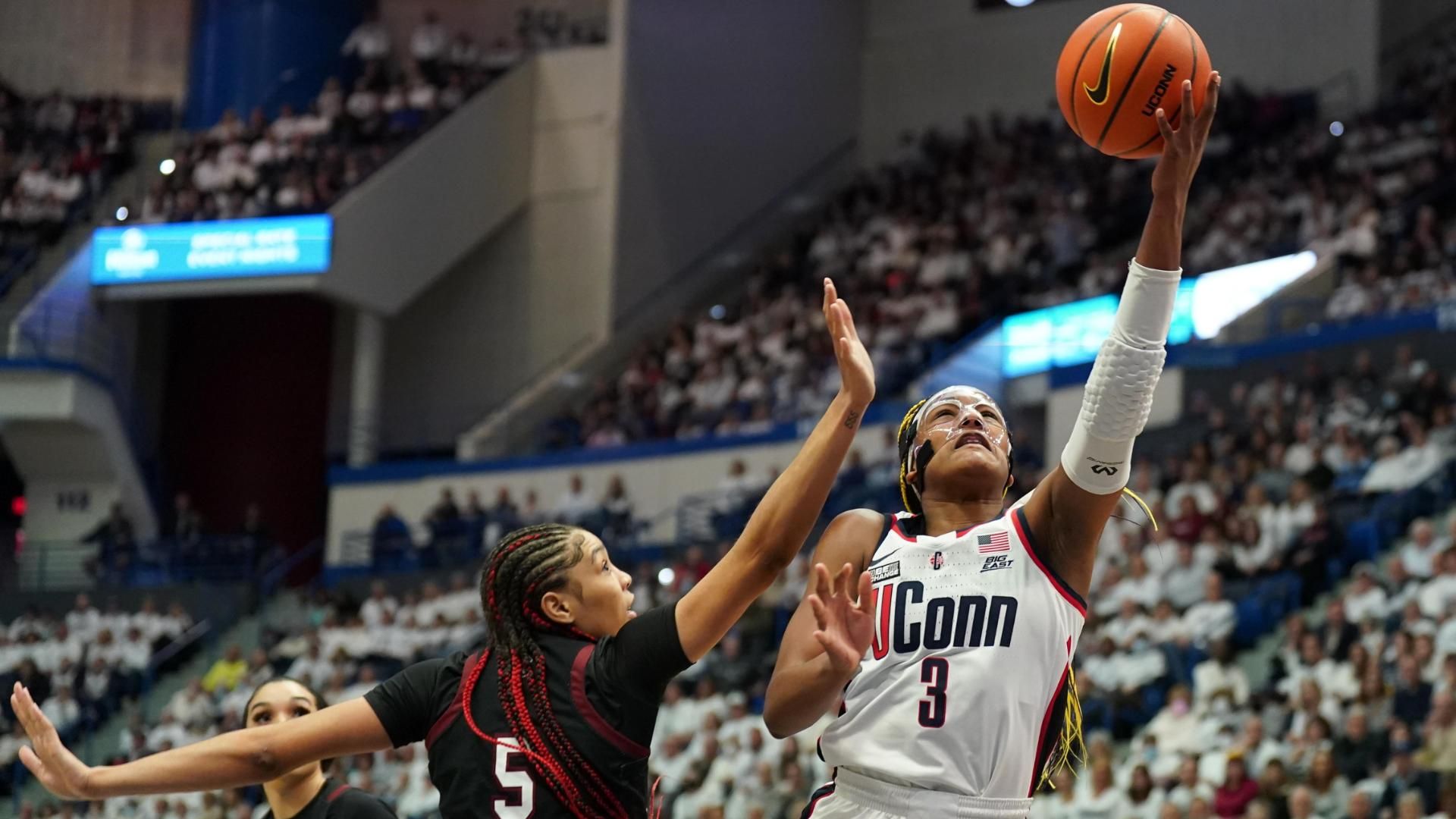 Aaliyah Edwards drains a big-time putback basket for UConn - ESPN Video