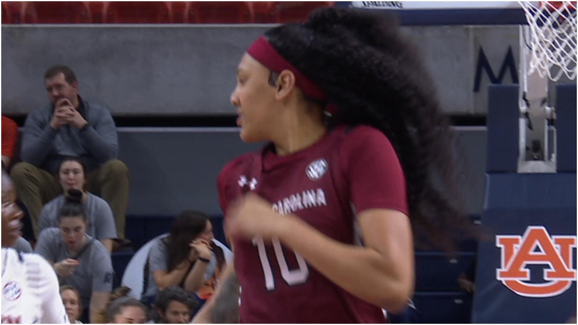 Kamilla Cardosa pins defender for a bucket - ESPN Video