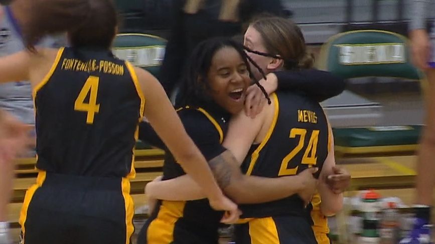 Siena sinks improbable half-court shot to win at the horn - ESPN Video