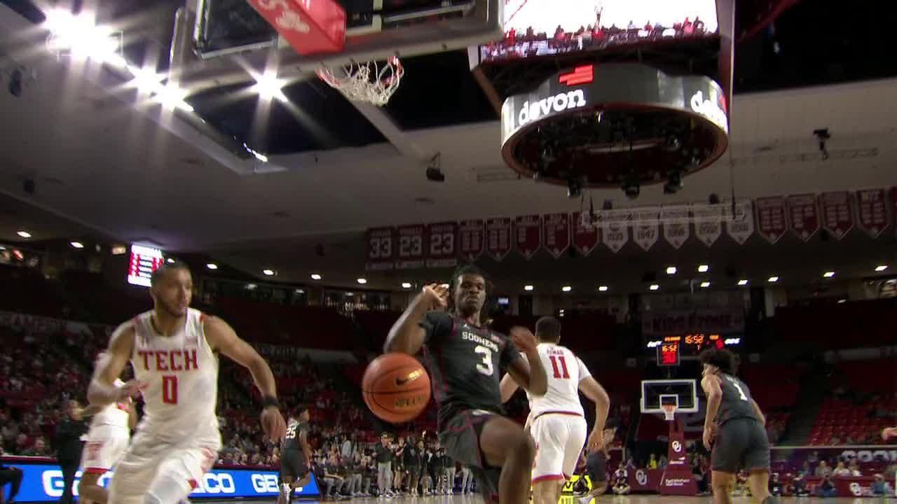 Otega Oweh rocks the rim with powerful slam dunk - ESPN Video