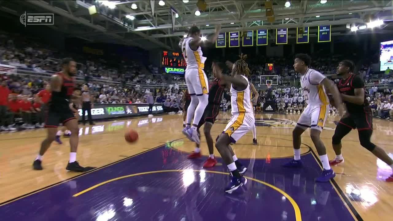 Tramon Mark makes a beautiful bounce pass for 2 - ESPN Video