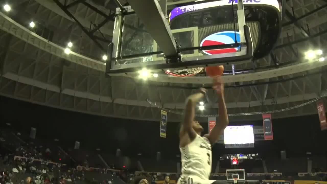 Zion Styles throws down powerful slam dunk vs. Morgan State Bears ...