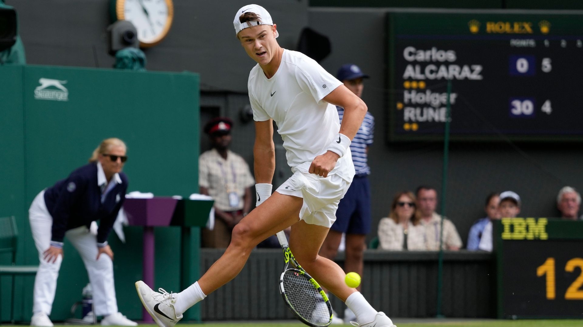 Rune hits tweener to win point vs. Alcaraz - ESPN Video