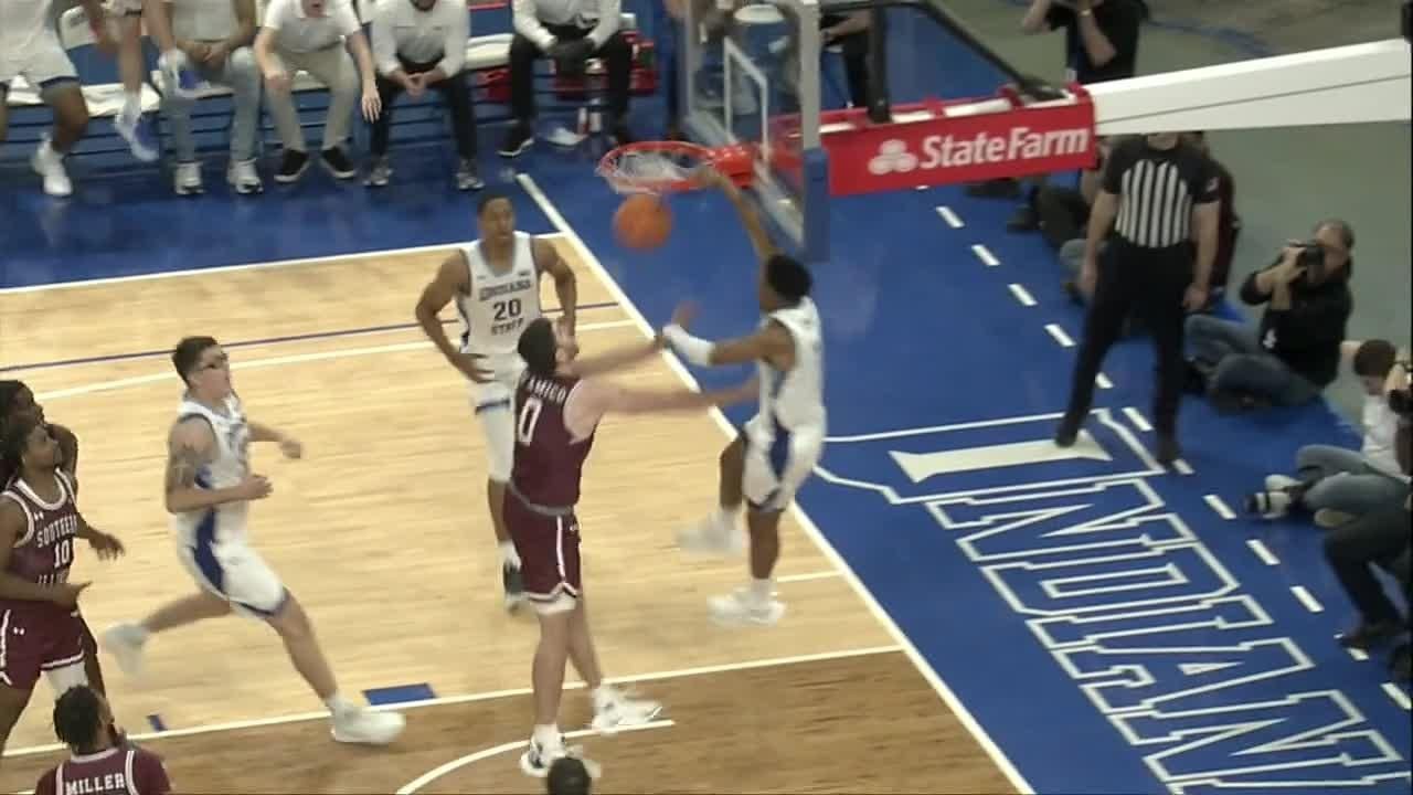 Julian Larry drives through lane for a ferocious one-hand slam - ESPN Video