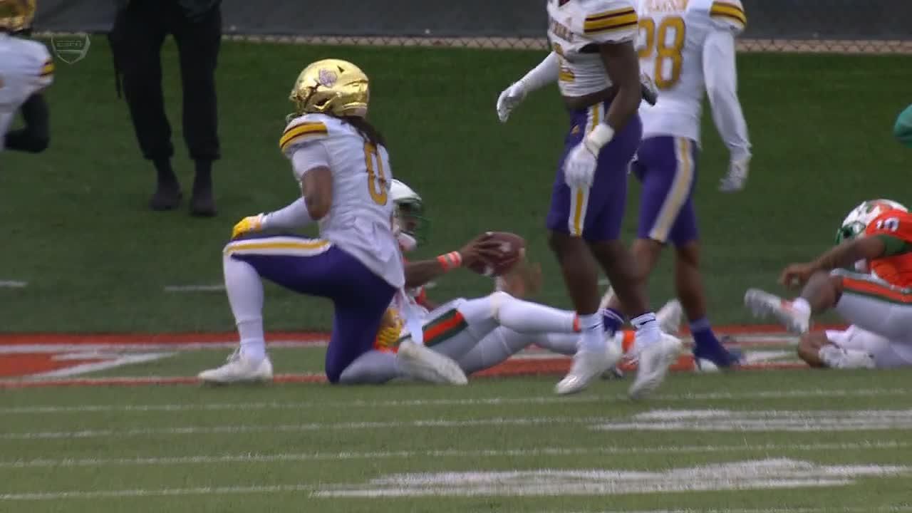 Marcus Riley breaks off 19-yard rush - ESPN Video