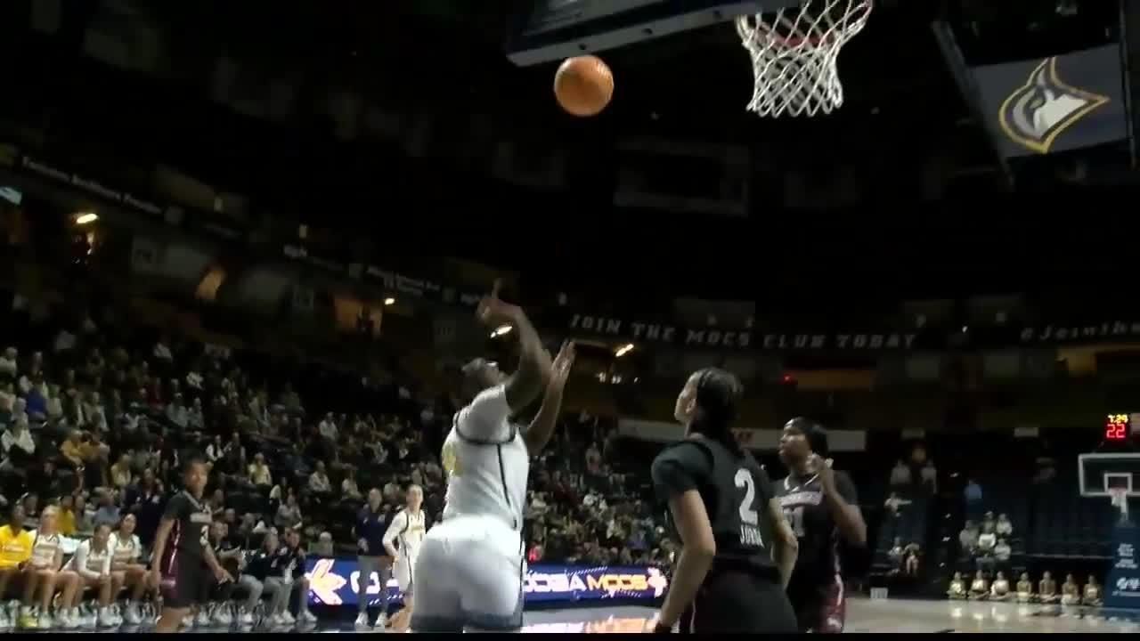 Raven Thompson finishes through contact - ESPN Video