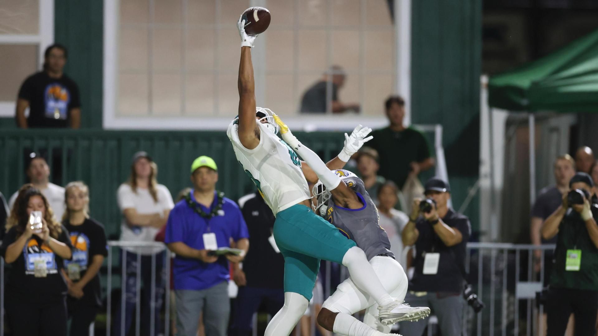 Coastal Carolina WR makes spectacular one-handed TD grab - ESPN Video