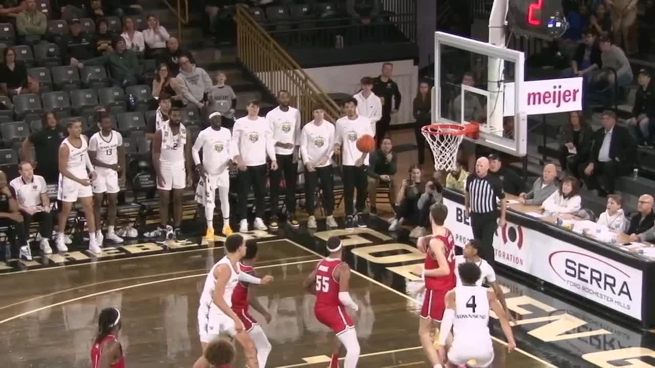 Gabe Dynes denies Oakland Golden Grizzlies with block - ESPN Video