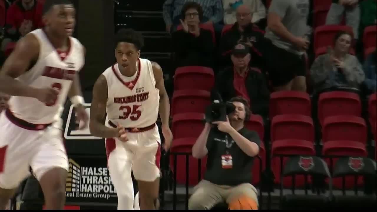 Izaiyah Nelson rocks the rim with slam - ESPN Video