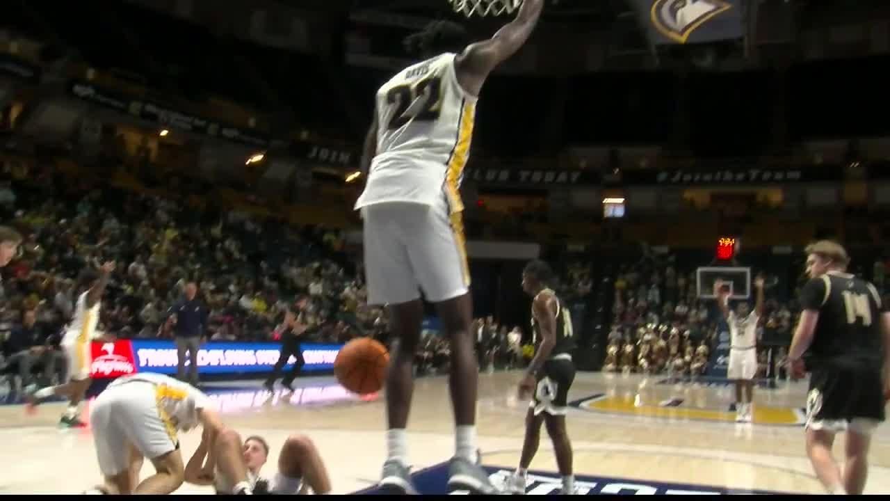 Demetrius Davis throws down powerful flush vs. Wofford Terriers - ESPN ...