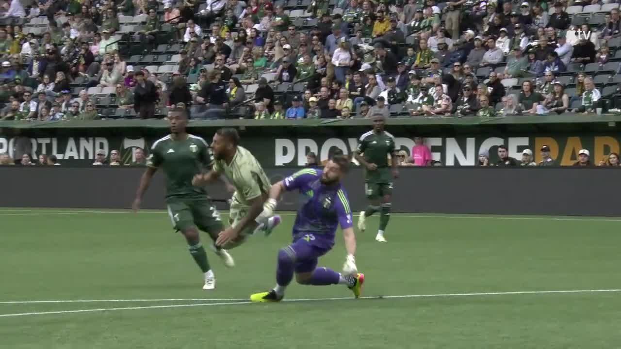 Maxime Crépeau receives a Red Cards vs. LAFC - ESPN Video
