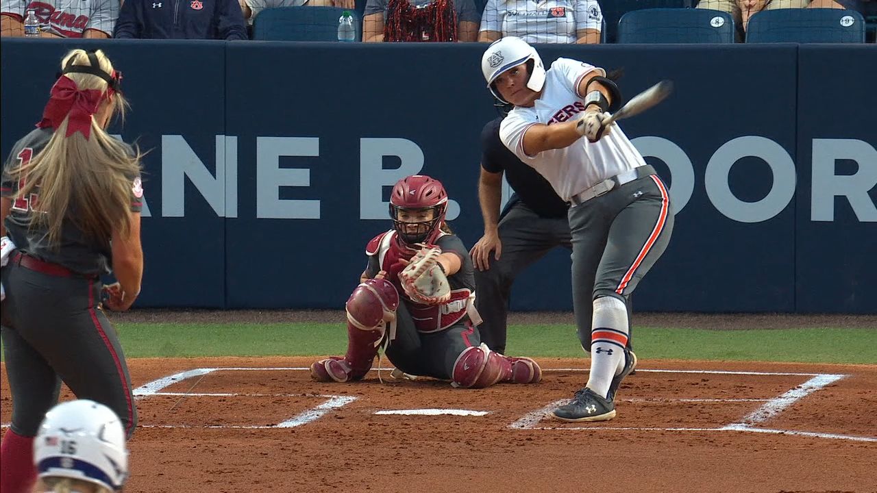Amelia Lech's 2-run HR puts Auburn on the board - ESPN Video