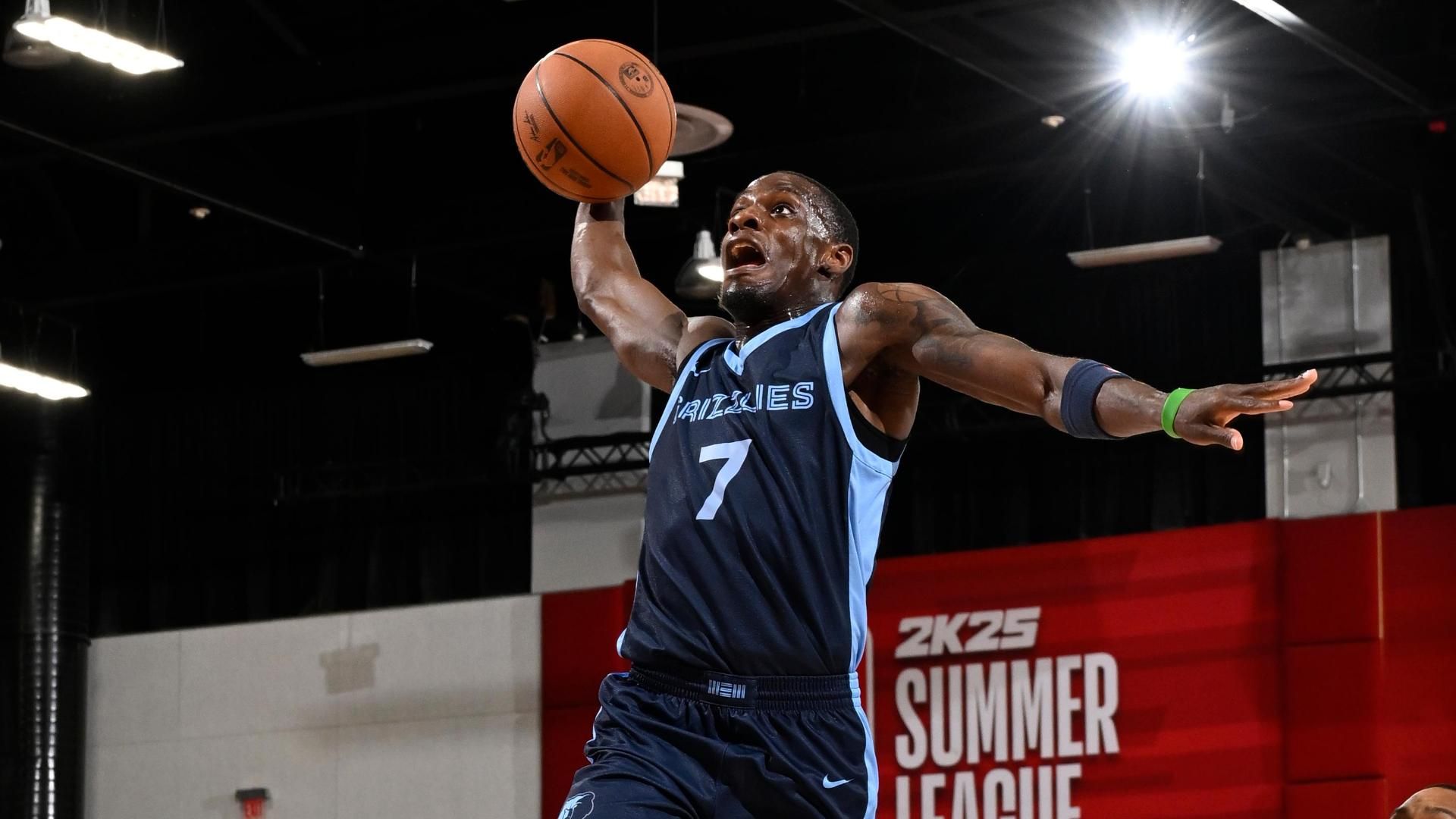 Isaiah Miller spikes down emphatic slam dunk - ESPN Video