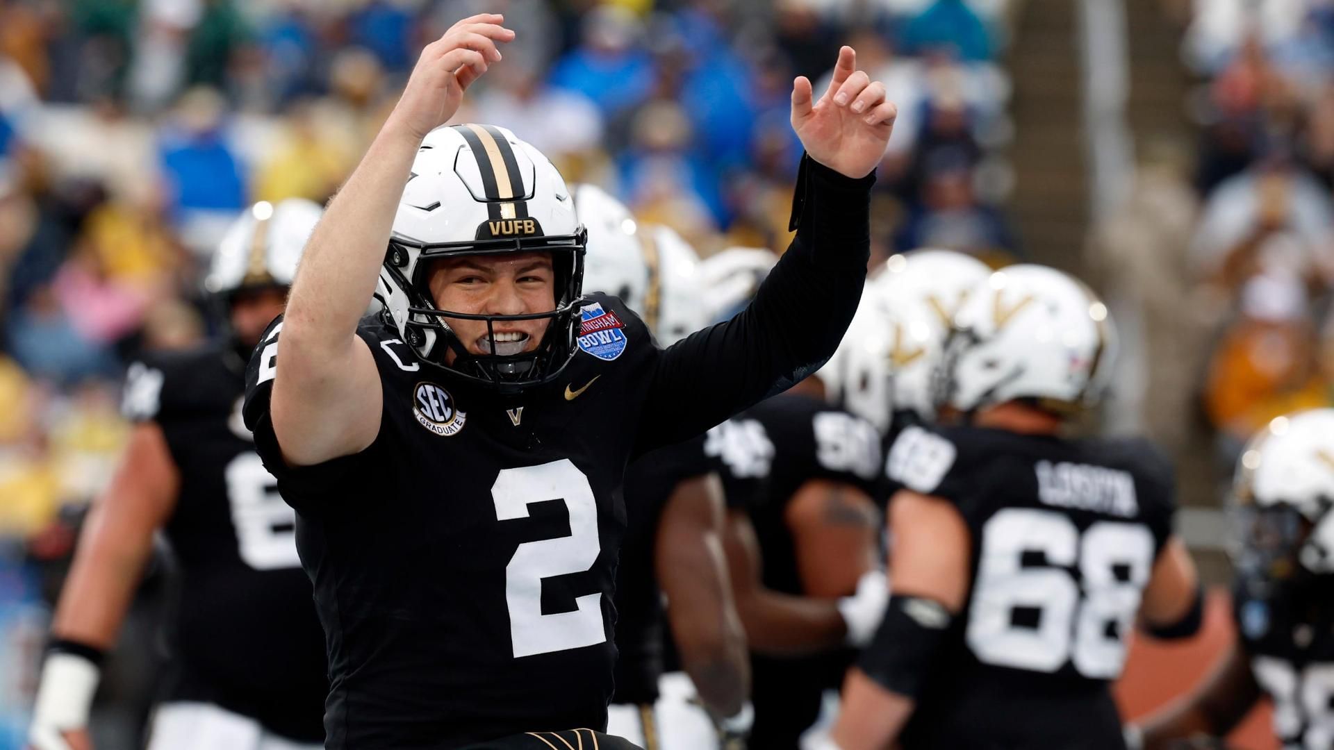 Diego Pavia finds Cole Spence for an early Vanderbilt TD - ESPN Video