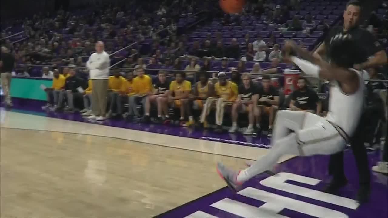Fine assist sets up Mark Freeman jump shot - ESPN Video