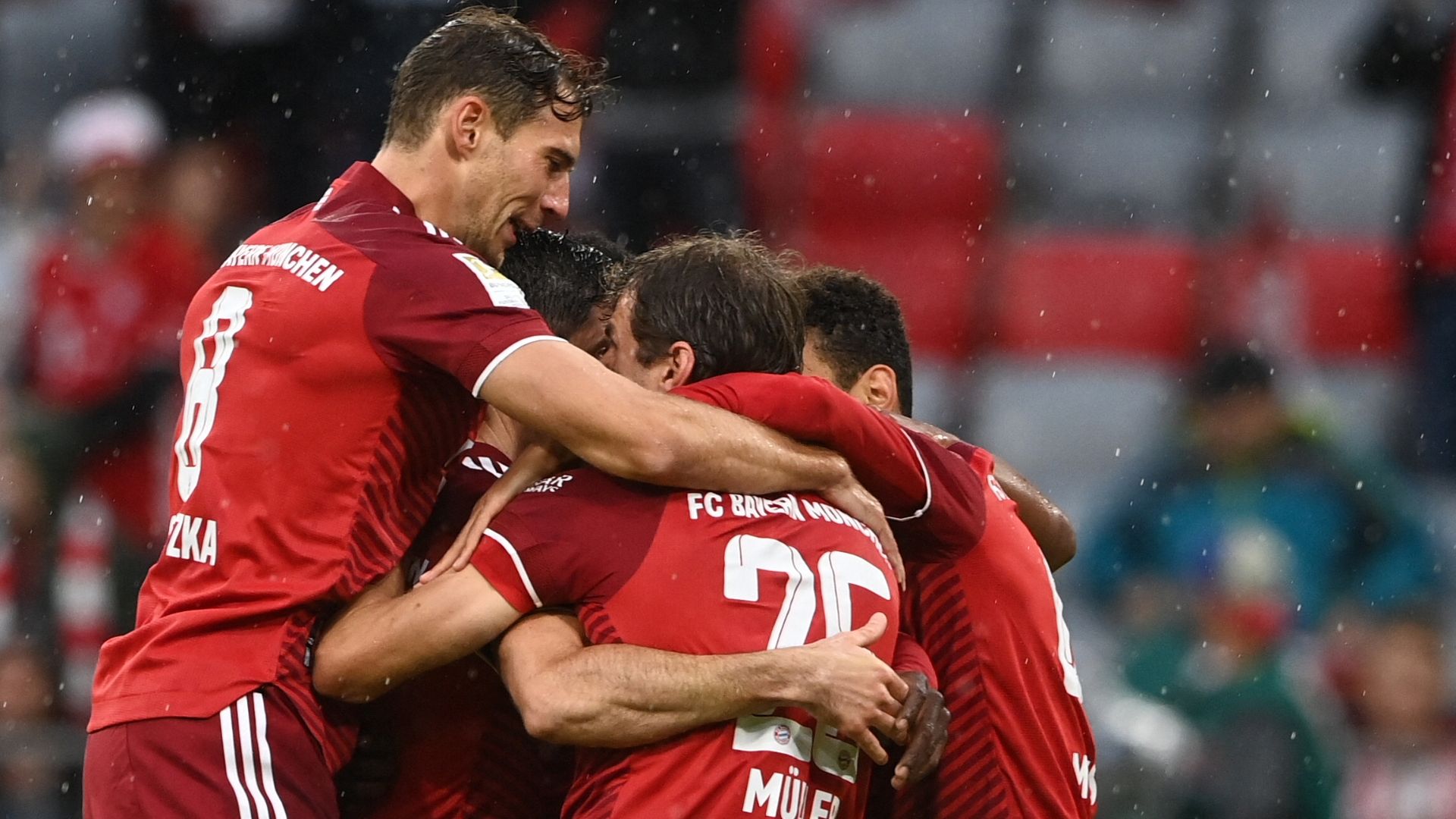 Alphonso Davies sets up Thomas Muller for Bayern's first goal - ESPN Video