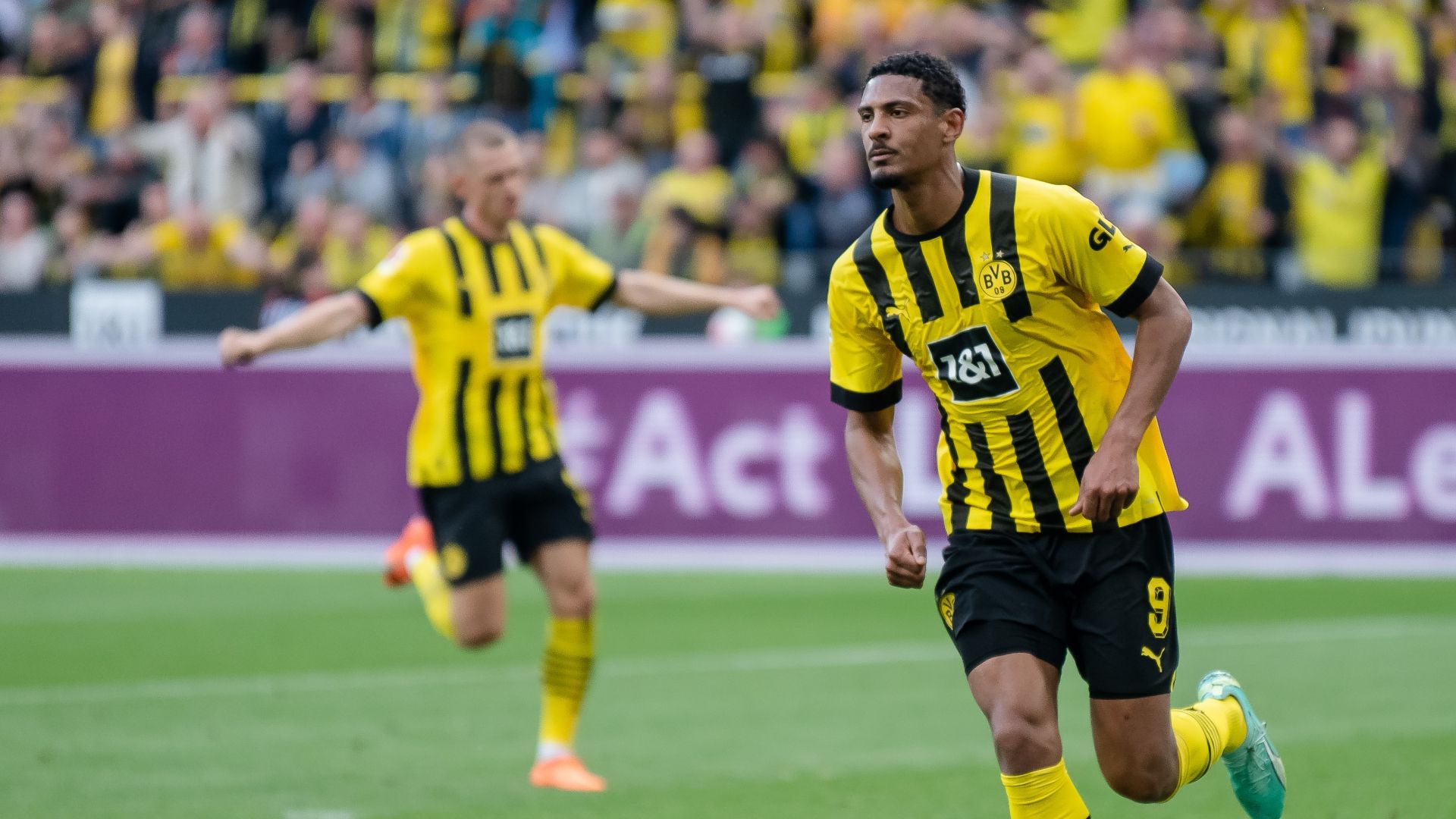 Sébastien Haller shows off skills on stellar back-heel goal - ESPN Video