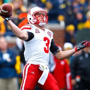 Huskers' Taylor Martinez strikes a balance - ESPN - College Football ...