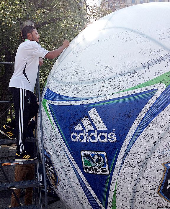 Giant soccer ball making rounds in Philly - ESPN - Visuals - ESPN ...