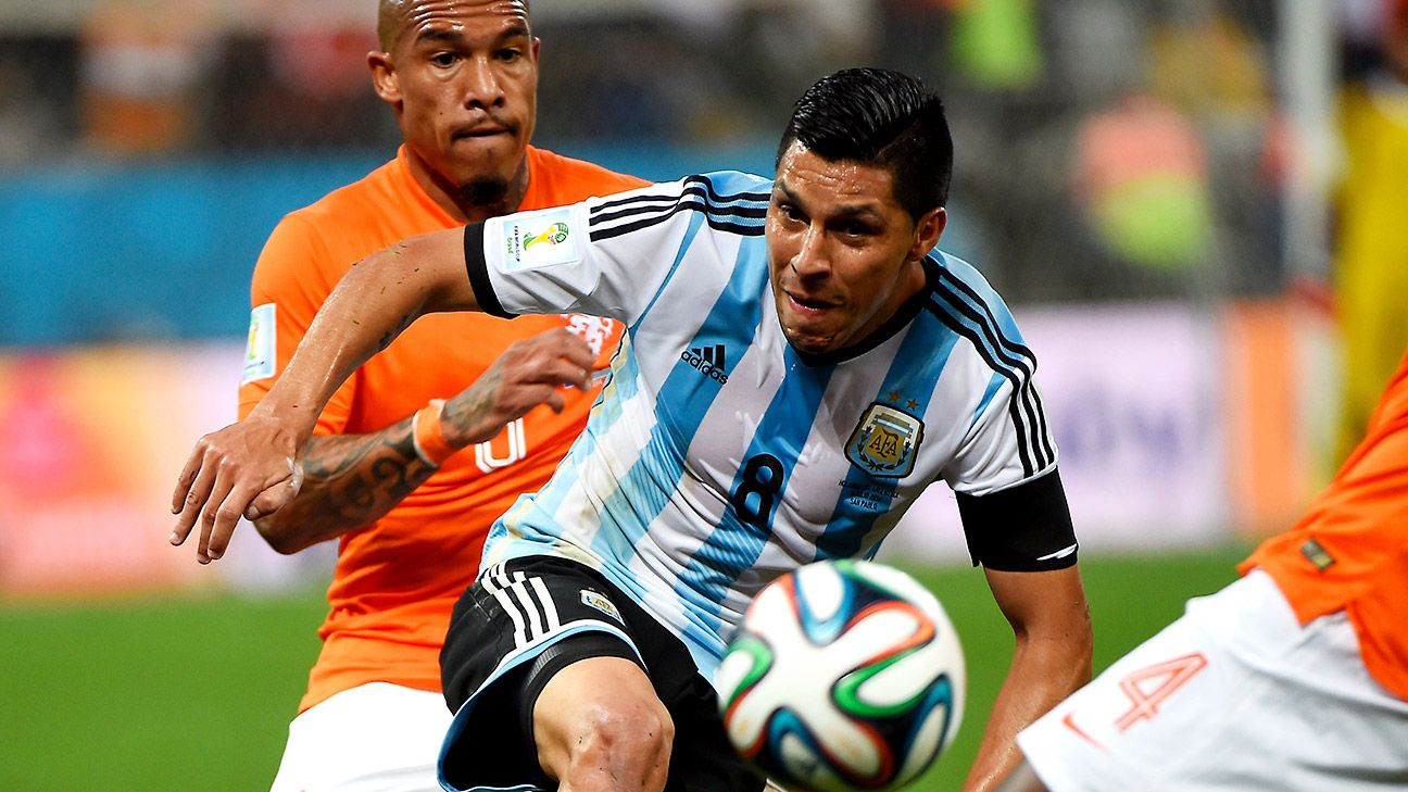 Valencia at rock bottom after fans boo owner Peter Lim - Enzo Perez - ESPN