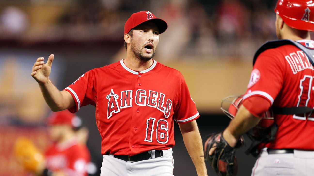 Los Angeles Angels pick up closer Huston Street's option for 2015 - ESPN