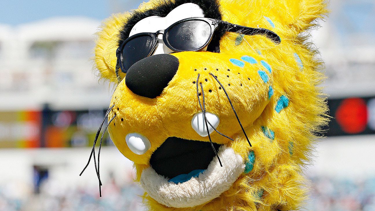 Mascot brings new meaning to scratch golfer - ESPN - NFL Nation- ESPN