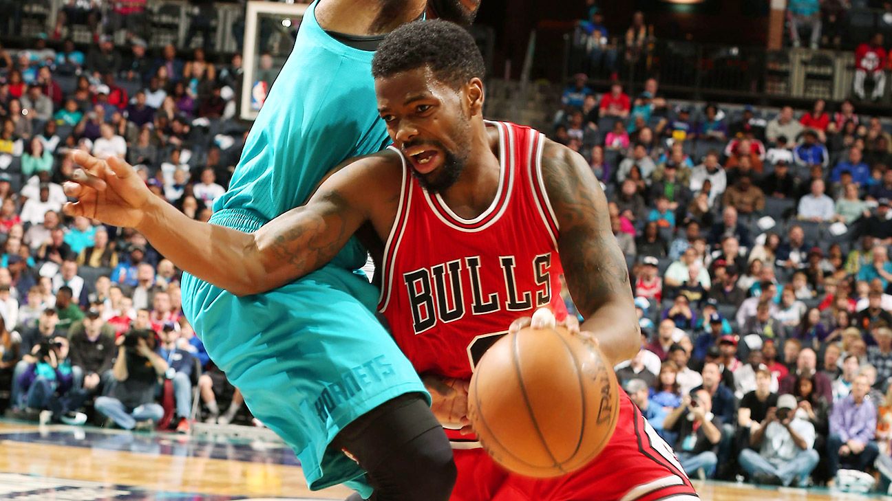 Tired Bulls fade down stretch in Charlotte - ESPN - Chicago Bulls Blog ...