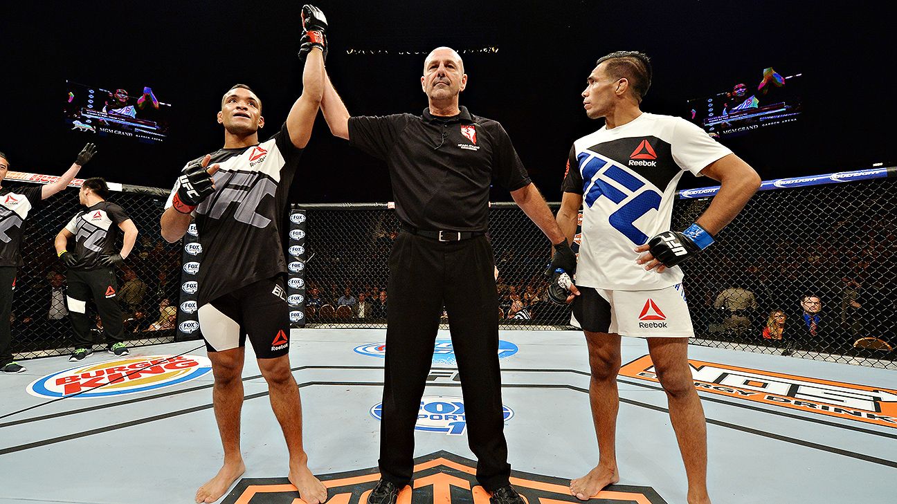 TUF 21 finale -- Stephen Thompson utilizes wheel kick to set up finish ...